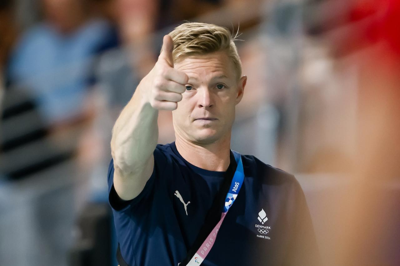Det kan være, at Jesper Jensen skal tage hende med for at kaste straffekast Det kan være, at Jesper Jensen skal tage hende med for at kaste straffekast